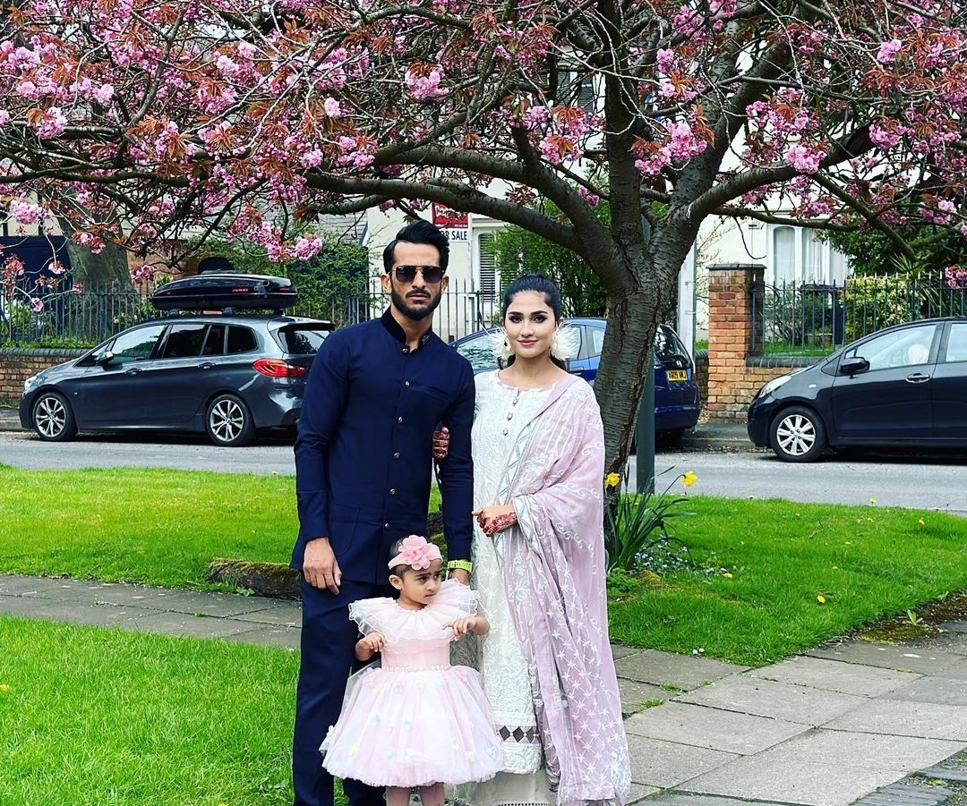 Hassan Ali New Adorable Family Pictures | Reviewit.pk