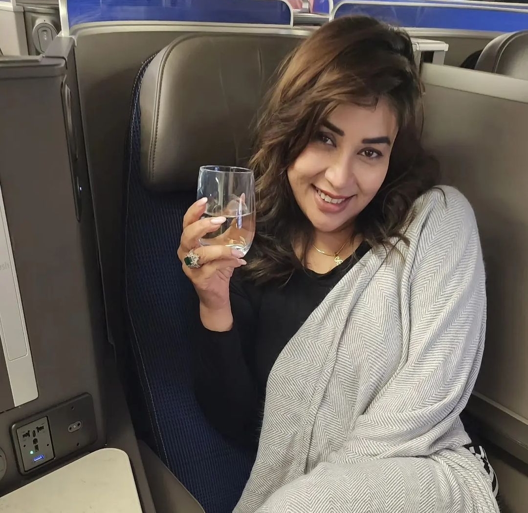 Gorgeous Komal Rizvi New Pictures With Husband | Reviewit.pk