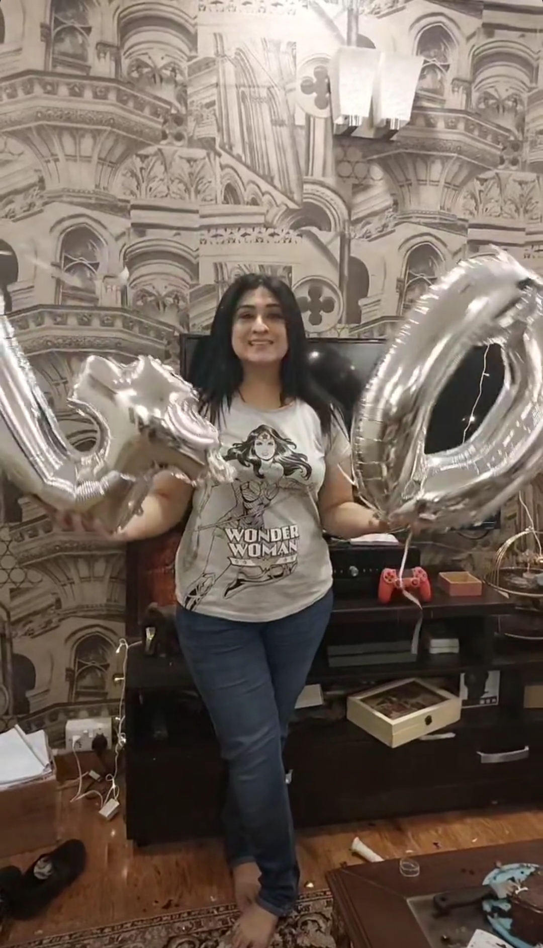 Madiha Rizvi Celebrates 40th Birthday With Family | Reviewit.pk