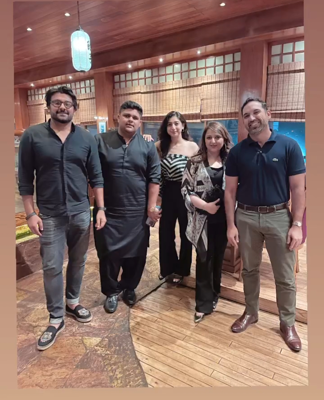 Mariyam Nafees Pictures with Husband and Friends | Reviewit.pk