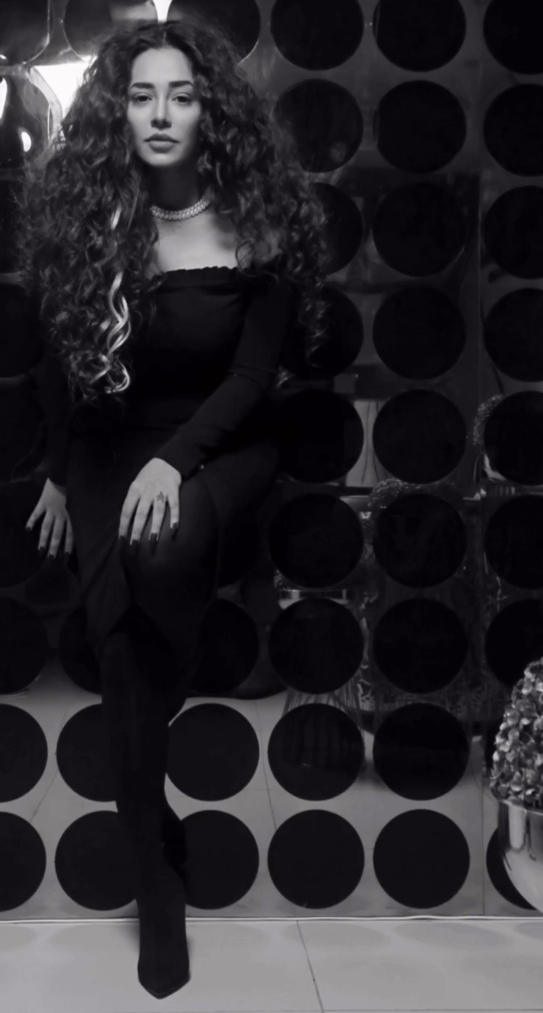 Mathira’s Sister Rose Shares Beautiful Pictures in Western Dresses ...