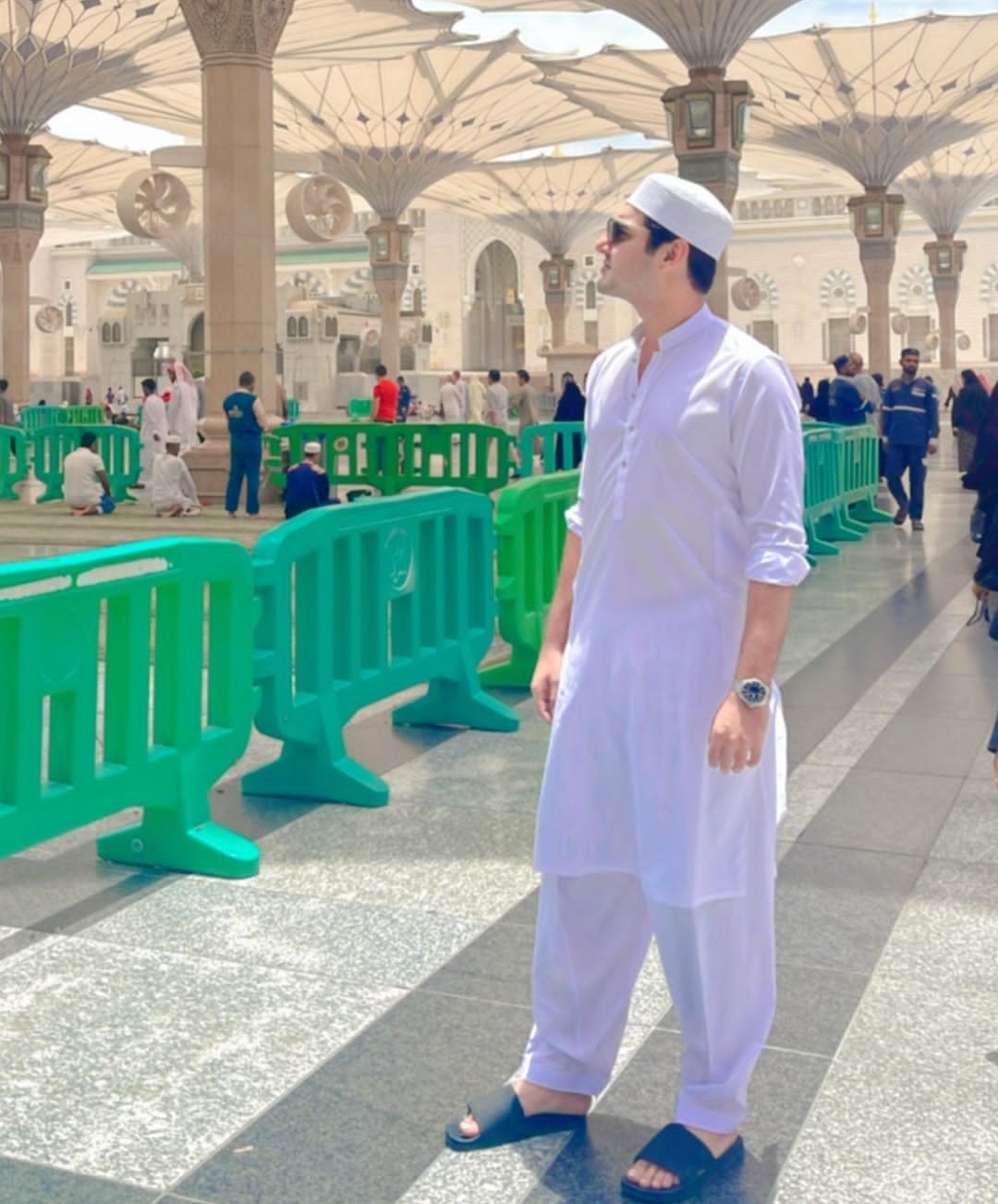 Minal Khan and Ahsan Mohsin Ikram Pictures From Madina | Reviewit.pk