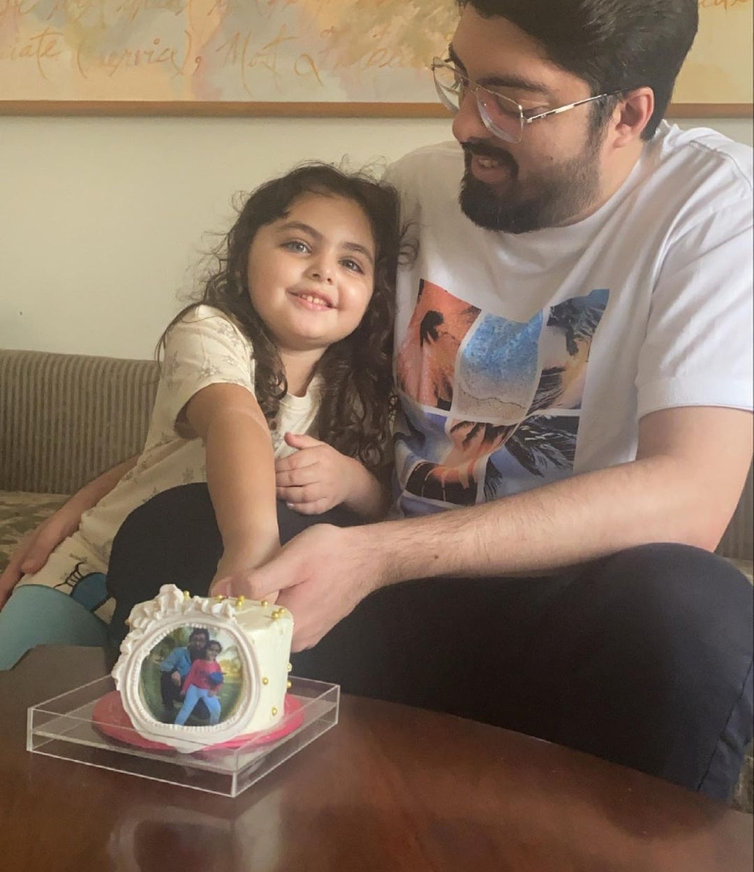 Junaid Jamshed Granddaughter Nafeesa's Adorable Pictures With Father ...