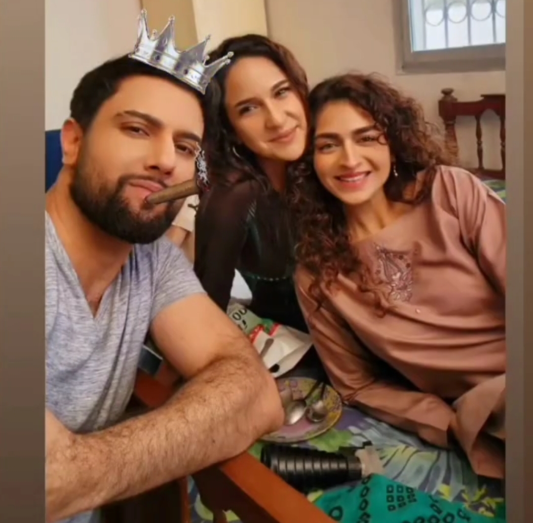 Noor Hassan Celebrates Birthday With Close Friends | Reviewit.pk