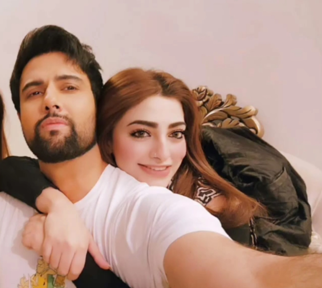 Noor Hassan Celebrates Birthday With Close Friends | Reviewit.pk