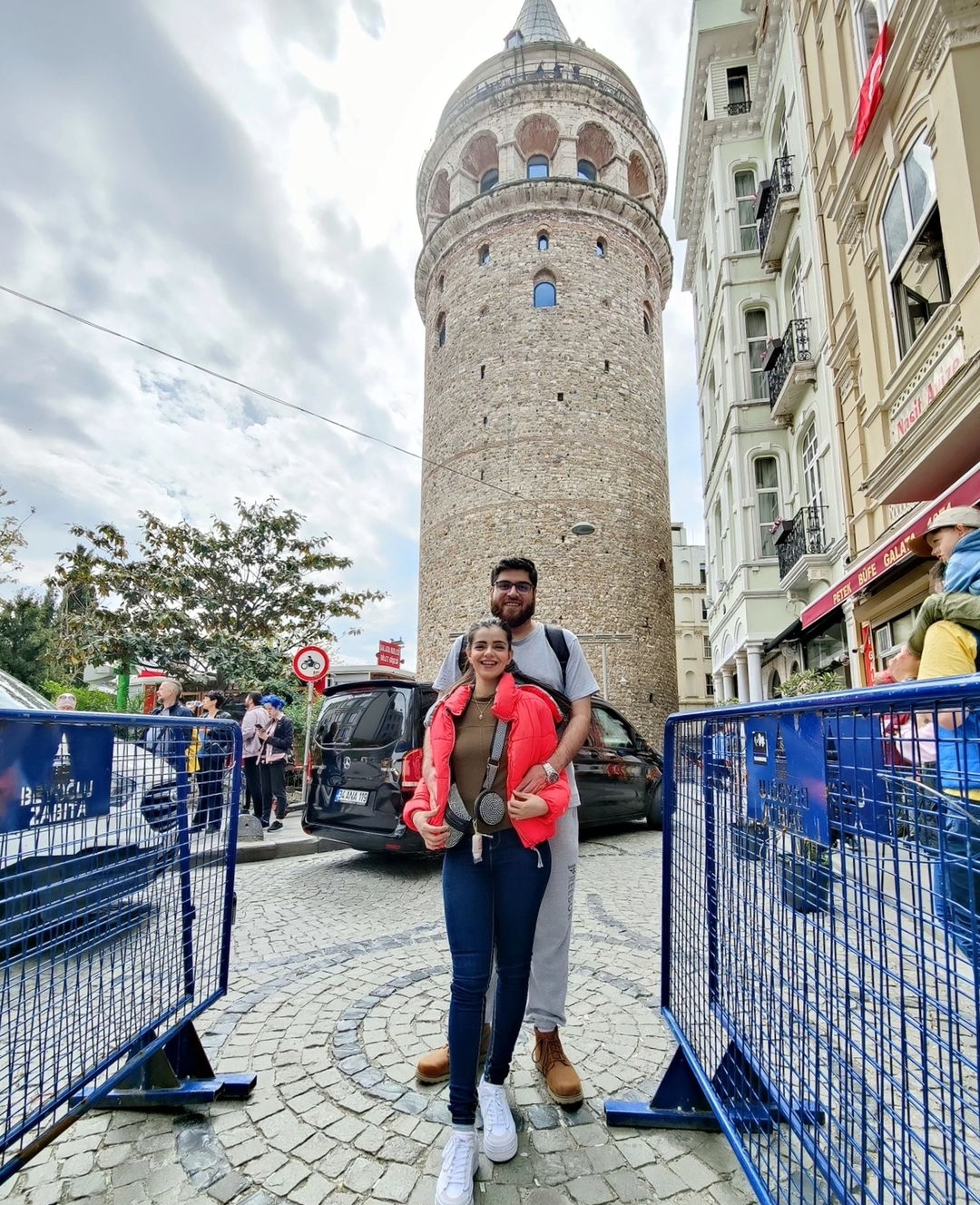 Srha Asghar New Lovely Pictures and Videos With Husband from Istanbul ...