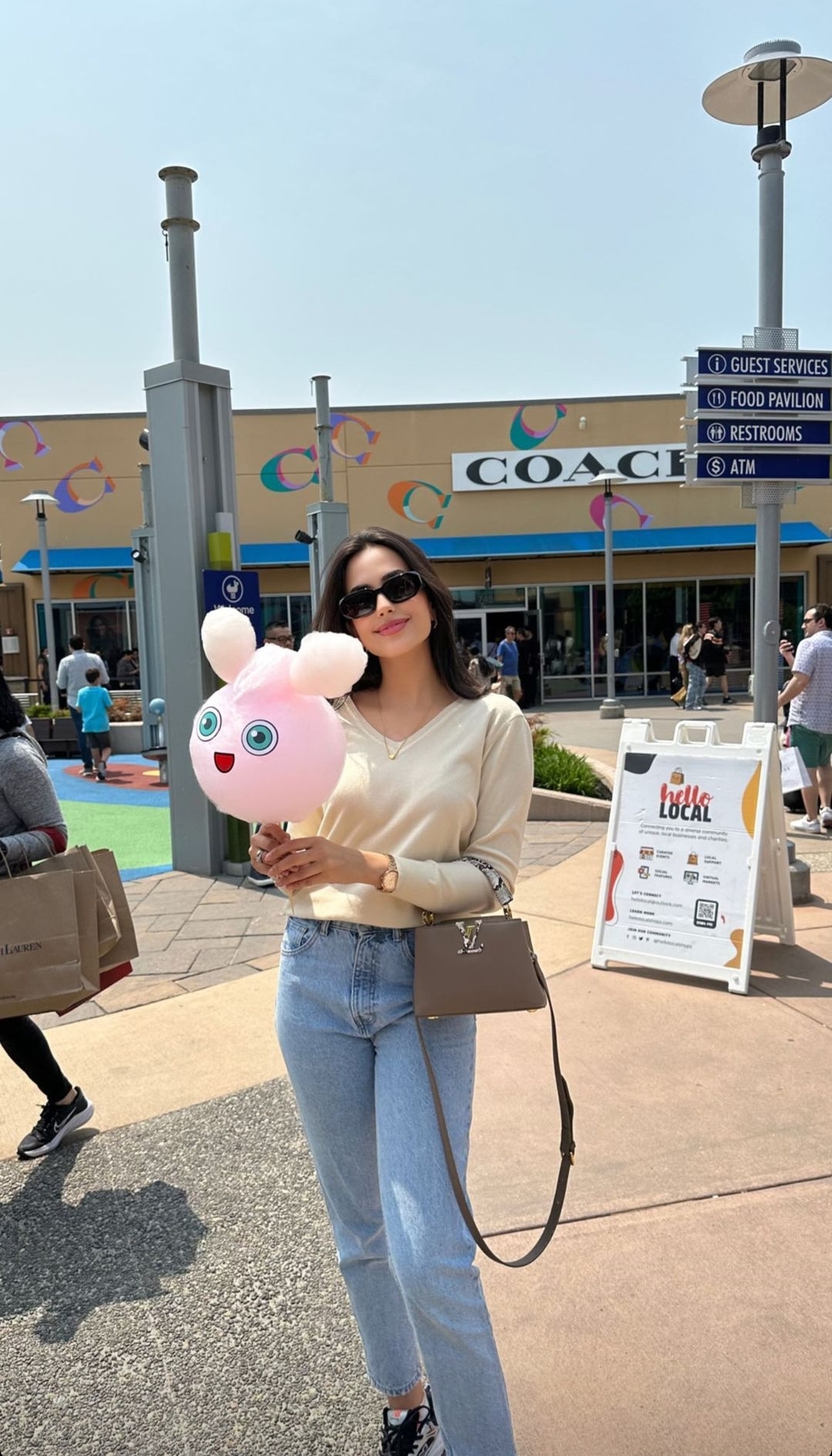 Shahveer Jafry New Pictures With Wife from Toronto, Canada | Reviewit.pk