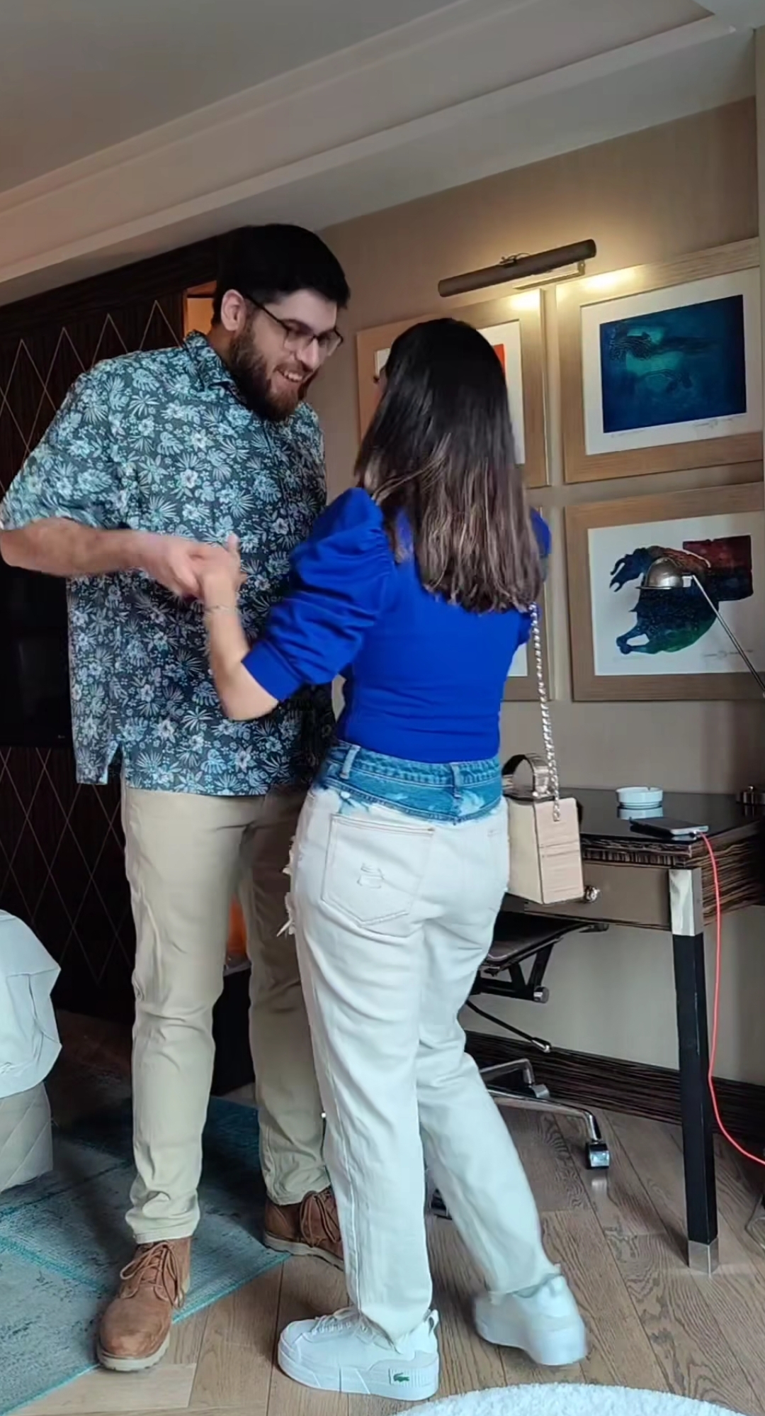 Srha Asghar Adorable Pictures With Husband from Istanbul Turkey ...