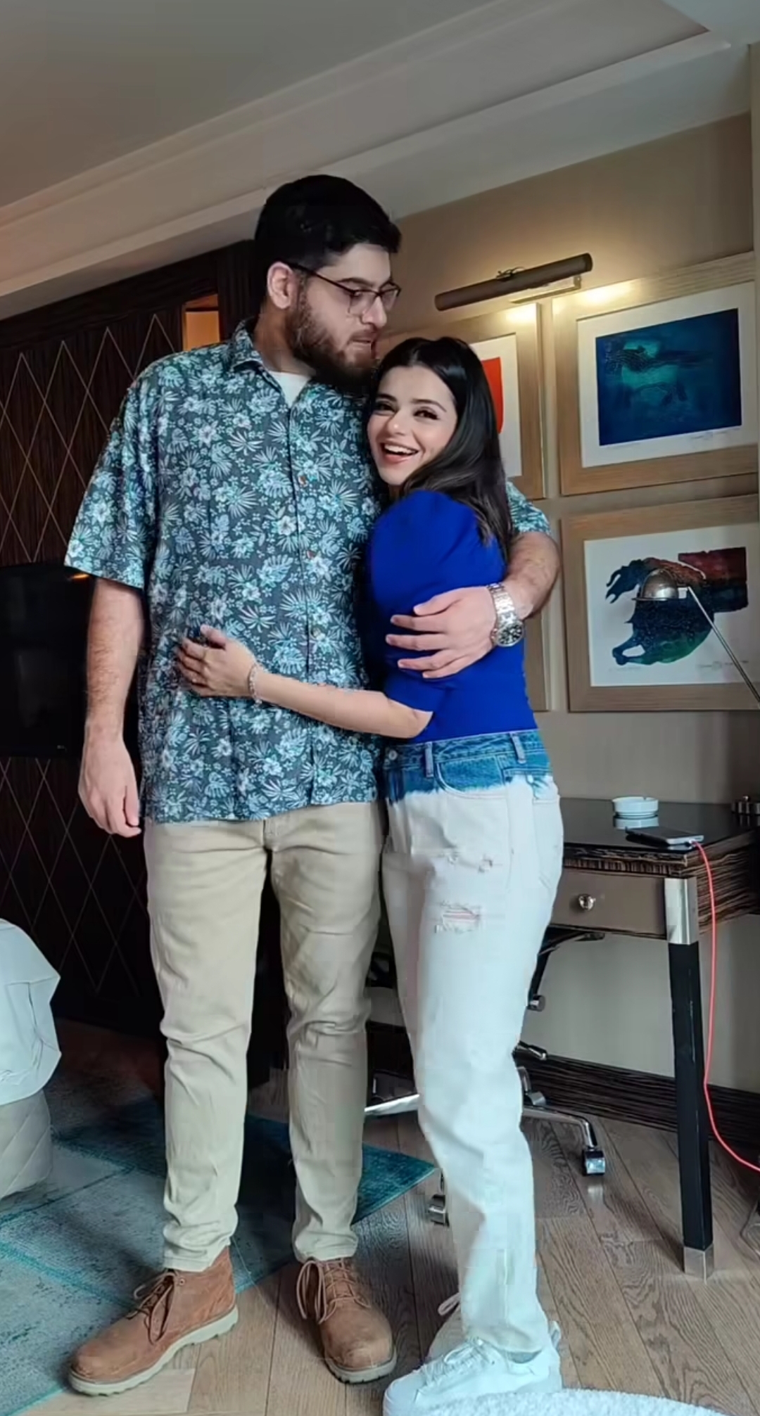 Srha Asghar Adorable Pictures With Husband from Istanbul Turkey ...