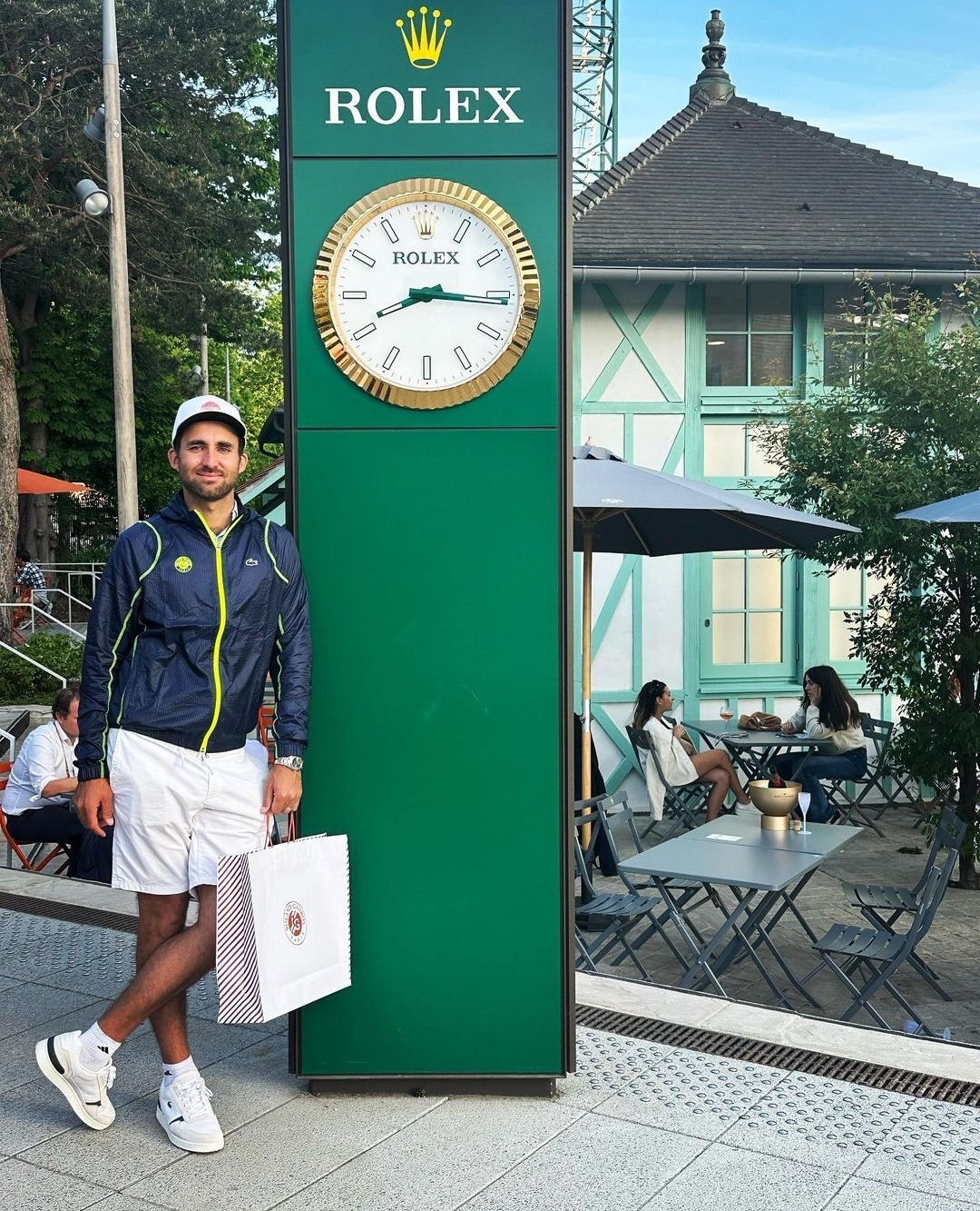 Ushna Shah New Pictures With Husband Hamza Amin from Paris, France ...