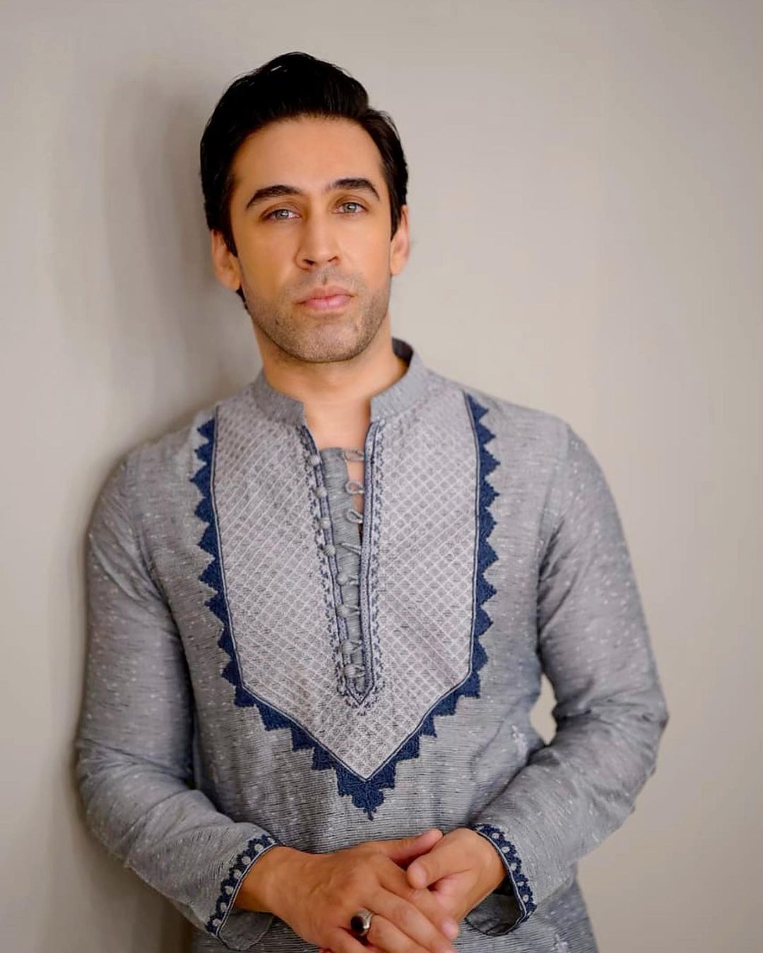 Viewers Stunned By Ali Rehman Khan's Look In Guru Trailers | Reviewit.pk
