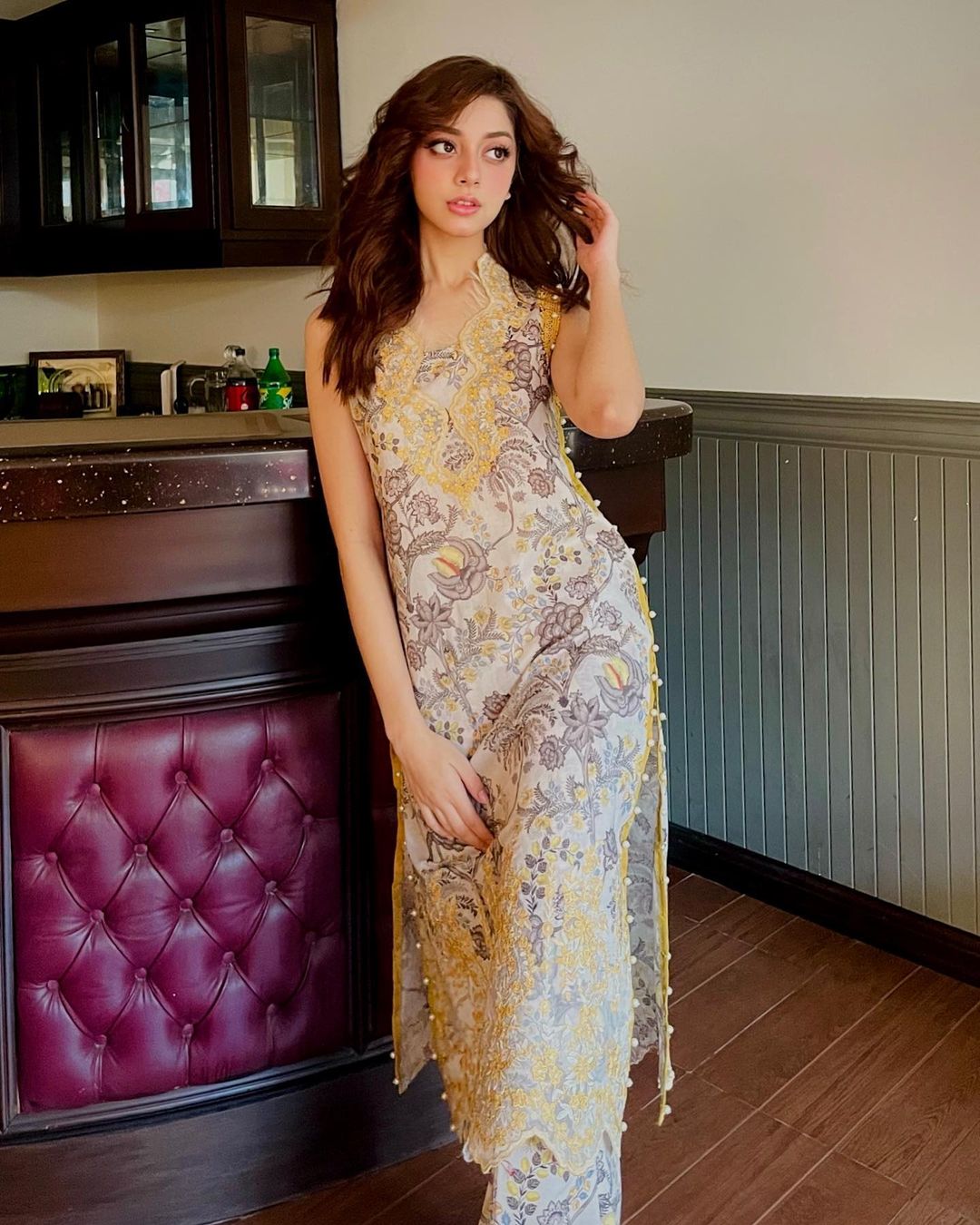 Alizeh Shah Looks Gorgeous In Eastern Wear | Reviewit.pk