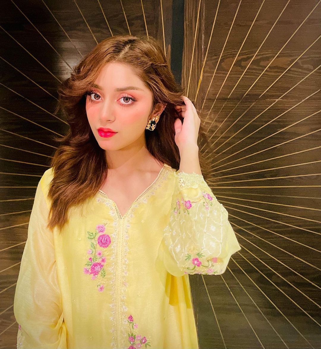 Alizeh Shah Looks Gorgeous In Eastern Wear Reviewitpk