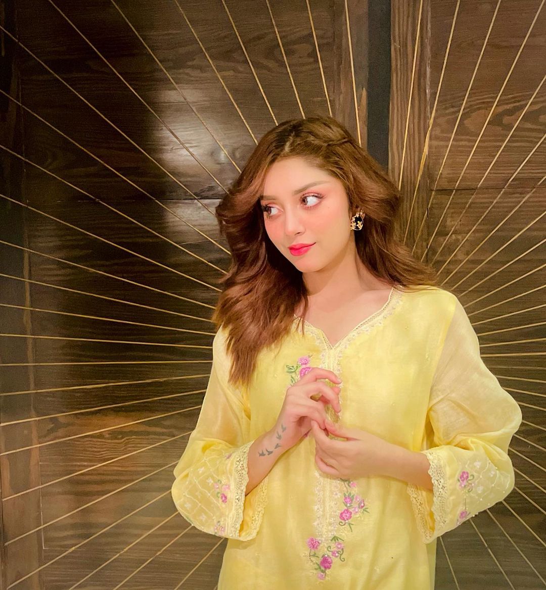 Alizeh Shah Looks Gorgeous In Eastern Wear | Reviewit.pk