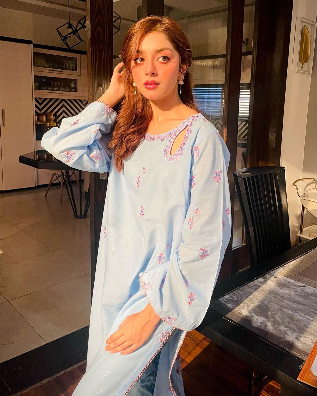 Alizeh Shah Looks Gorgeous In Eastern Wear | Reviewit.pk