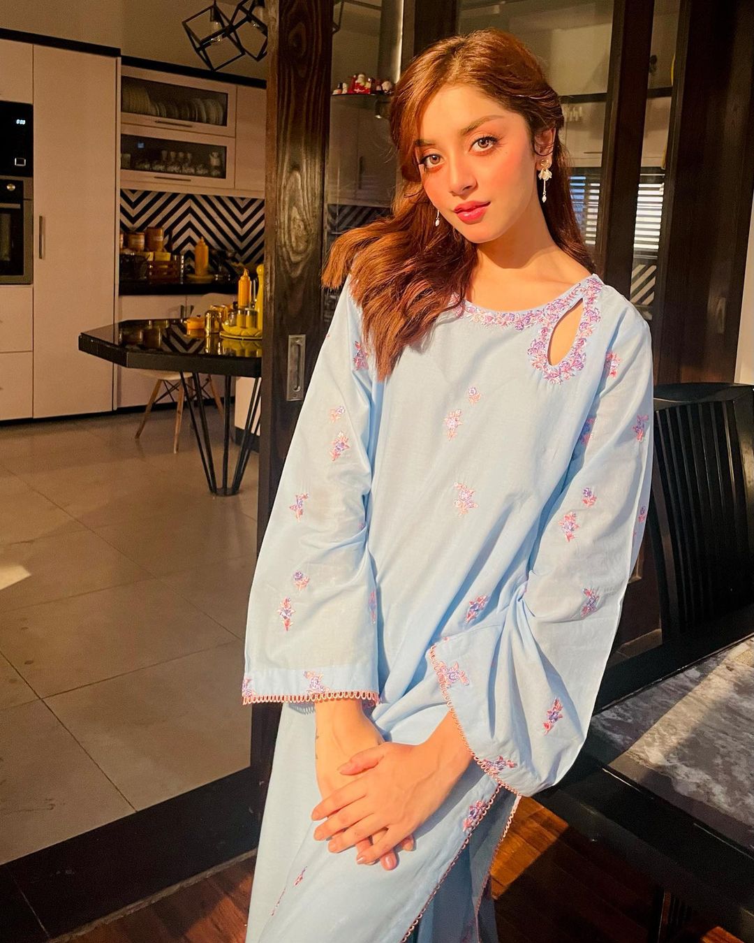 Alizeh Shah Looks Gorgeous In Eastern Wear | Reviewit.pk