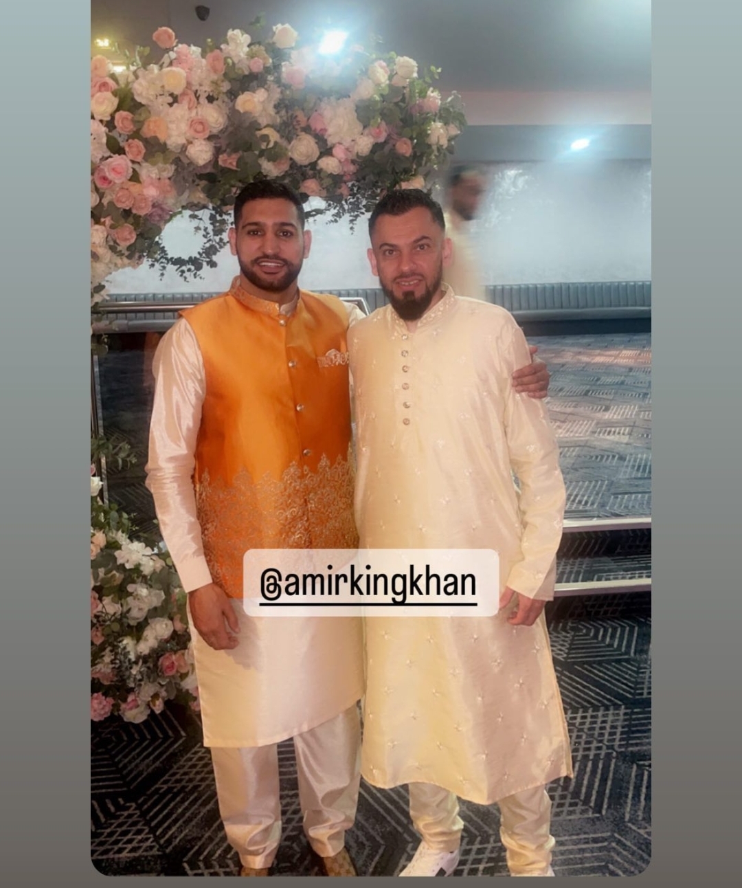 Amir Khan Pictures With Wife From Family Wedding | Reviewit.pk