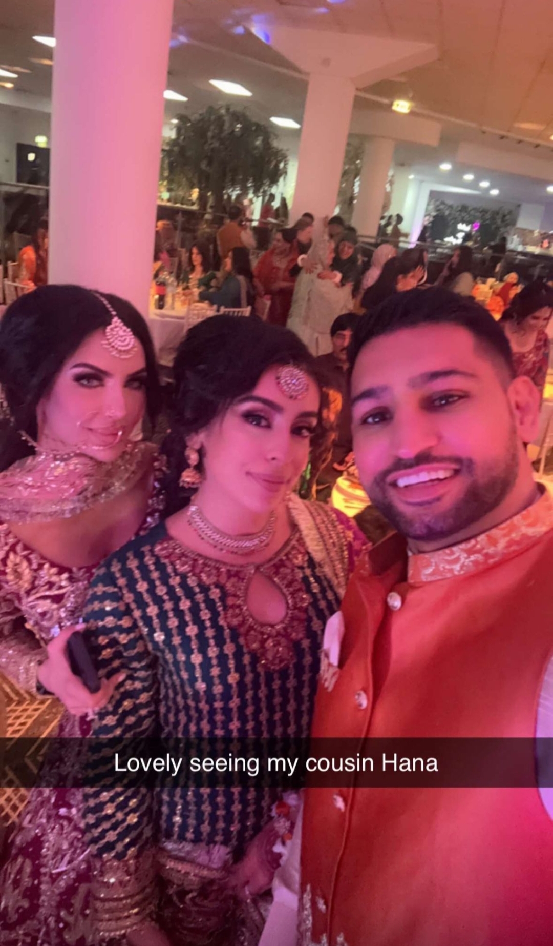 Amir Khan Pictures With Wife From Family Wedding | Reviewit.pk