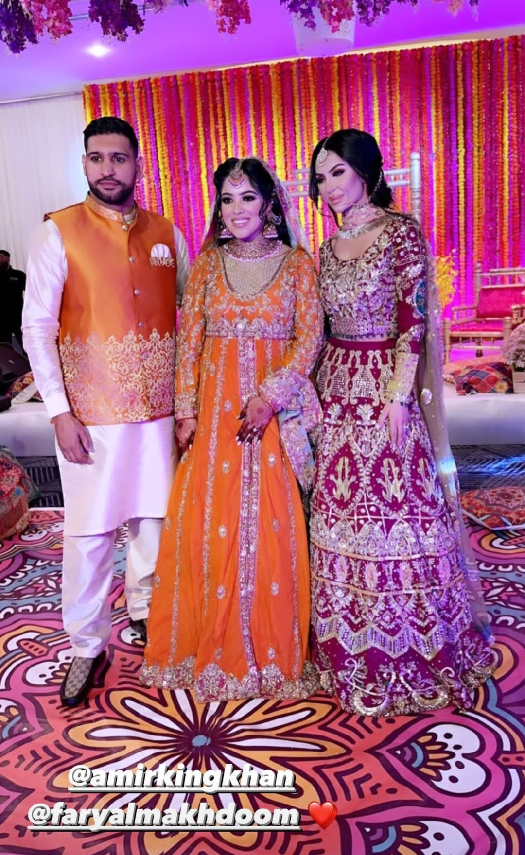 Amir Khan Pictures With Wife From Family Wedding | Reviewit.pk