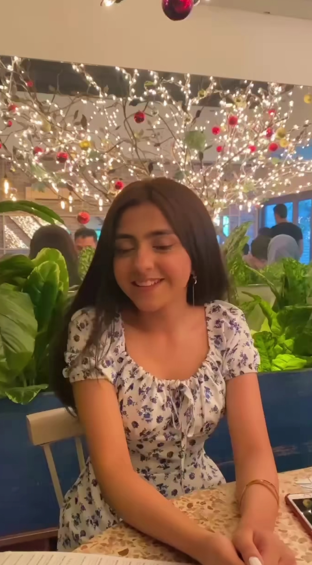 Suno Chanda Fame Gorgeous Anumta Qureshi New Family Pictures | Reviewit.pk