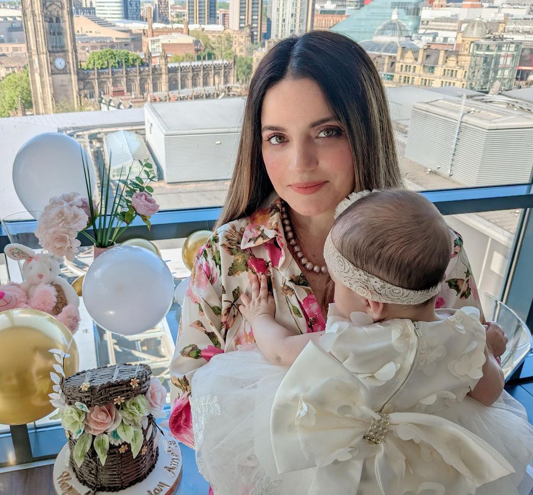 Armeena Rana Khan Reveals Her Baby Daughter's Face | Reviewit.pk