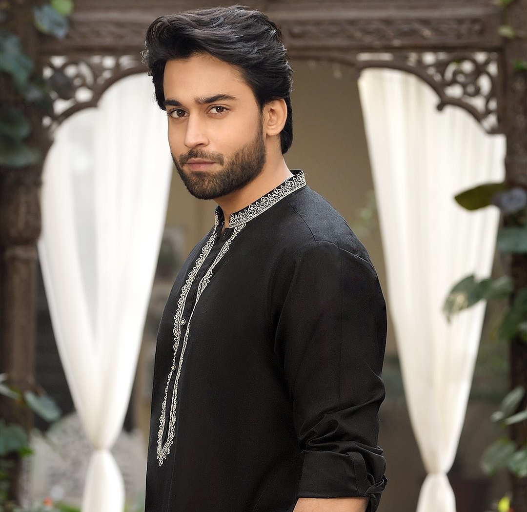 Fans Shower Love On New On Screen Couple Of Durefishan & Bilal Abbas | Reviewit.pk