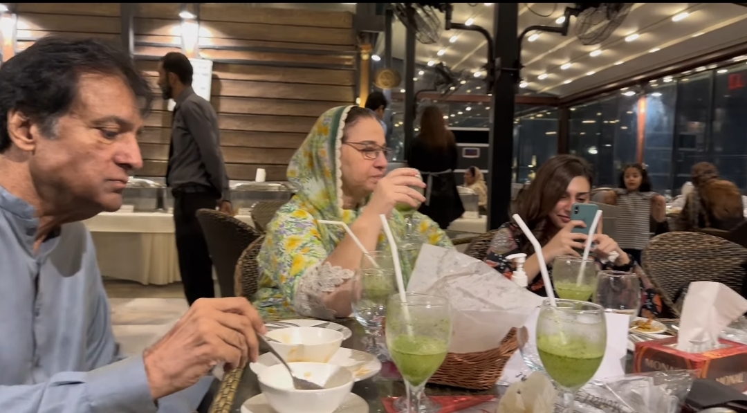 Firdous Jamal Complete Family Pictures | Reviewit.pk