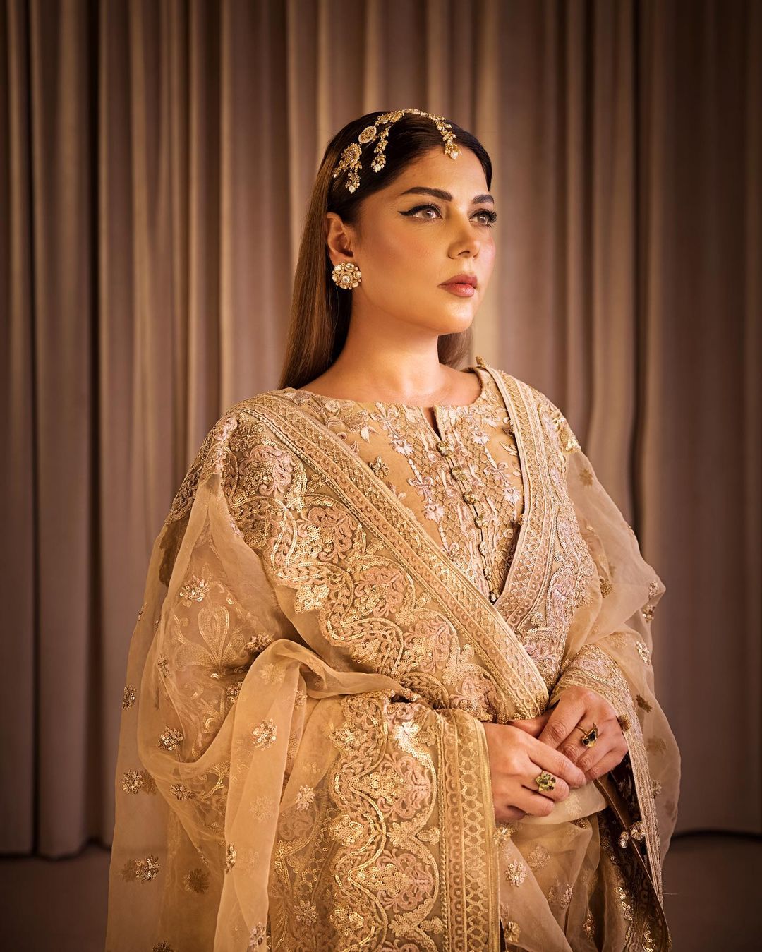 Hadiqa Kiani Vacations In Spain With Son Nad e Ali | Reviewit.pk