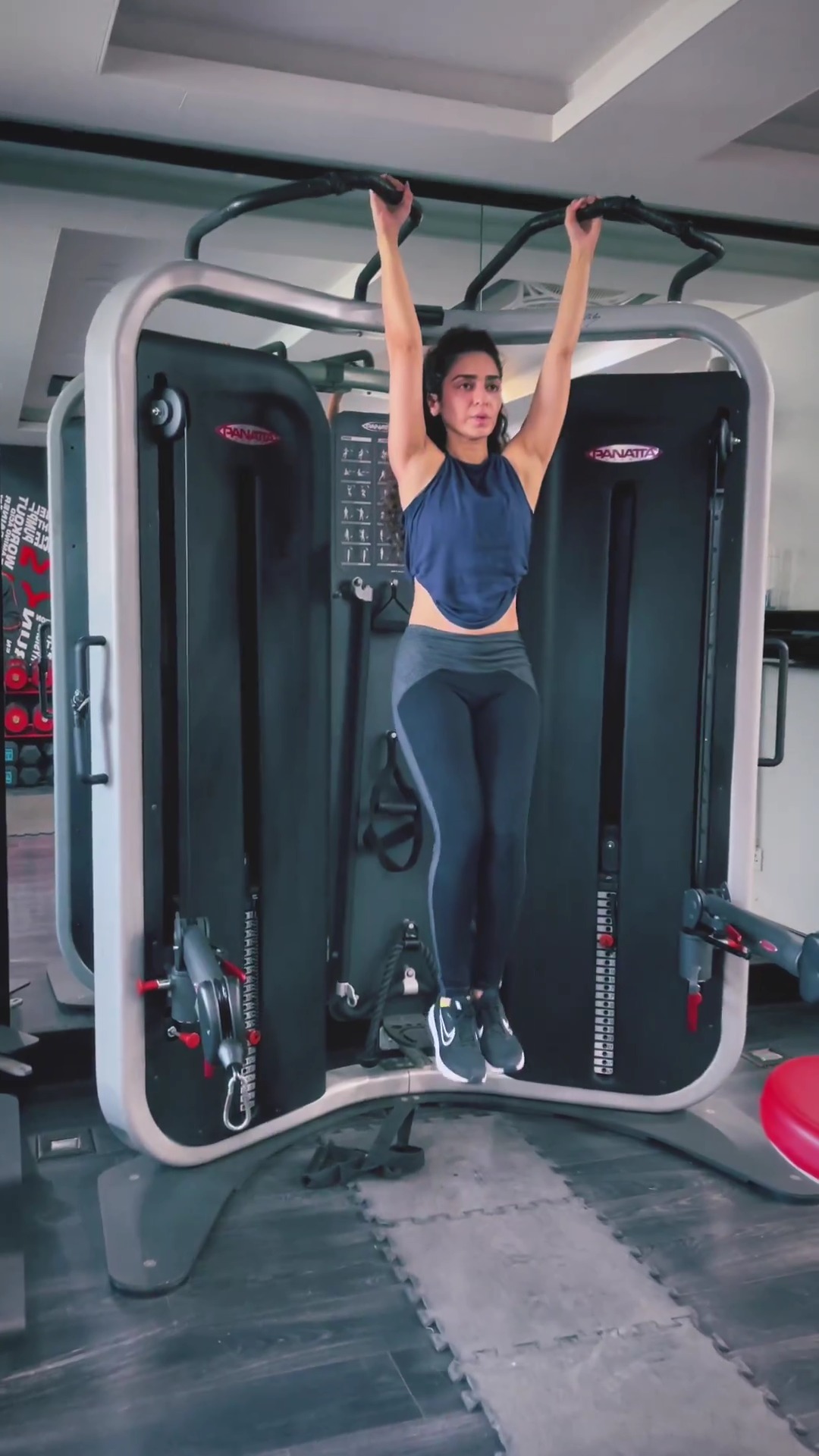 Hajra Yamin Shares Her Difficult Fitness Routine | Reviewit.pk