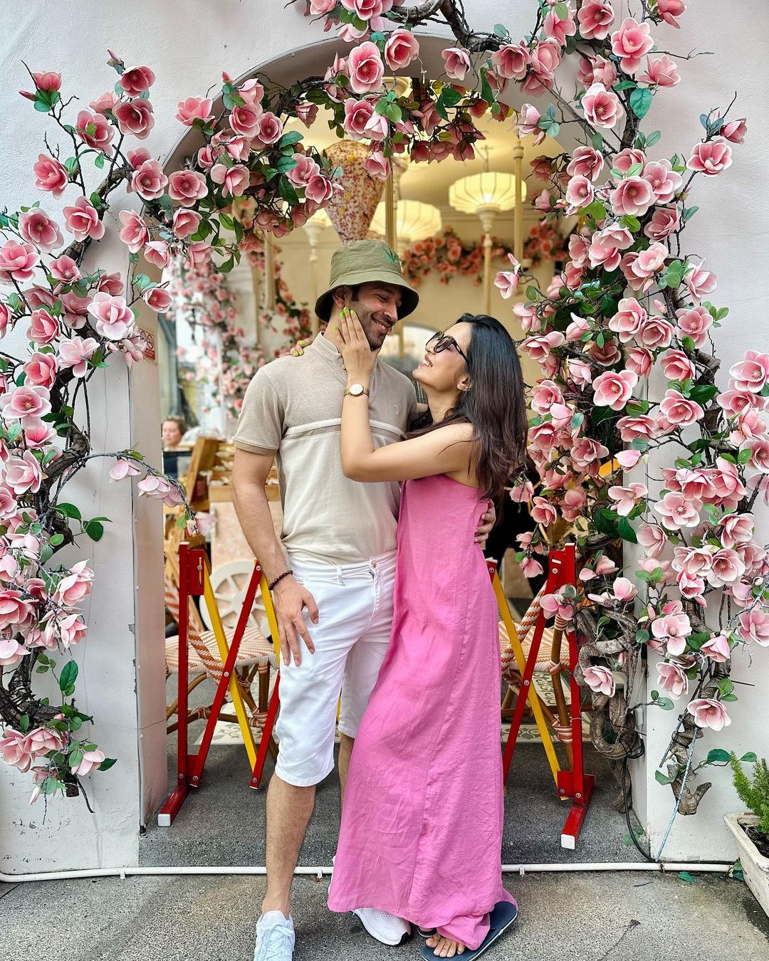 Hira Khan Lovely Pictures With Husband Arsalan Khan From Thailand | Reviewit.pk