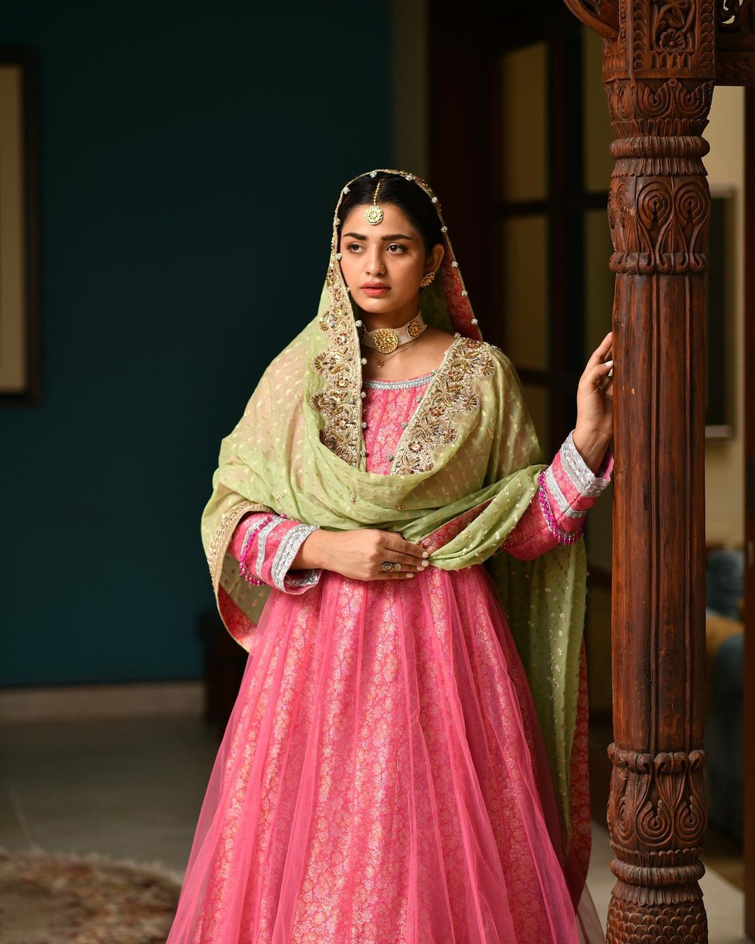 Hira Soomro Broke Into Tears In Recent Video | Reviewit.pk