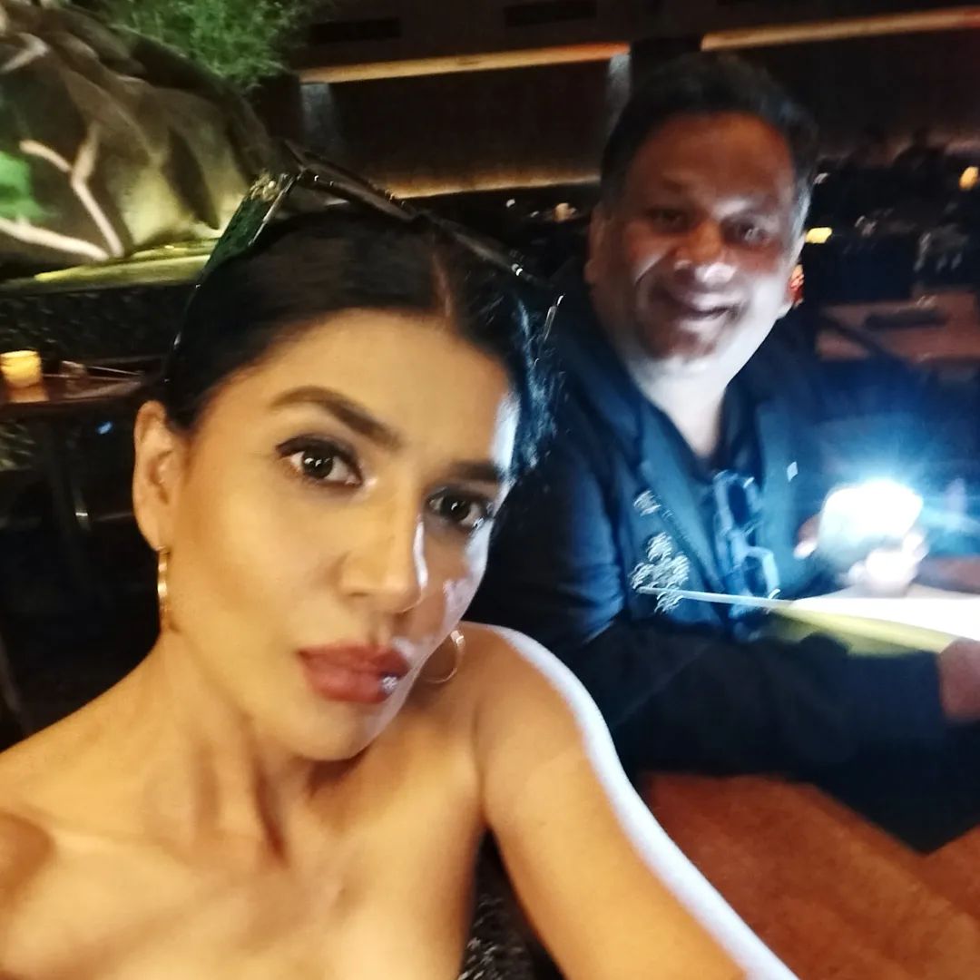 Iffat Omar Chilling With Friends In Bold Outfits | Reviewit.pk