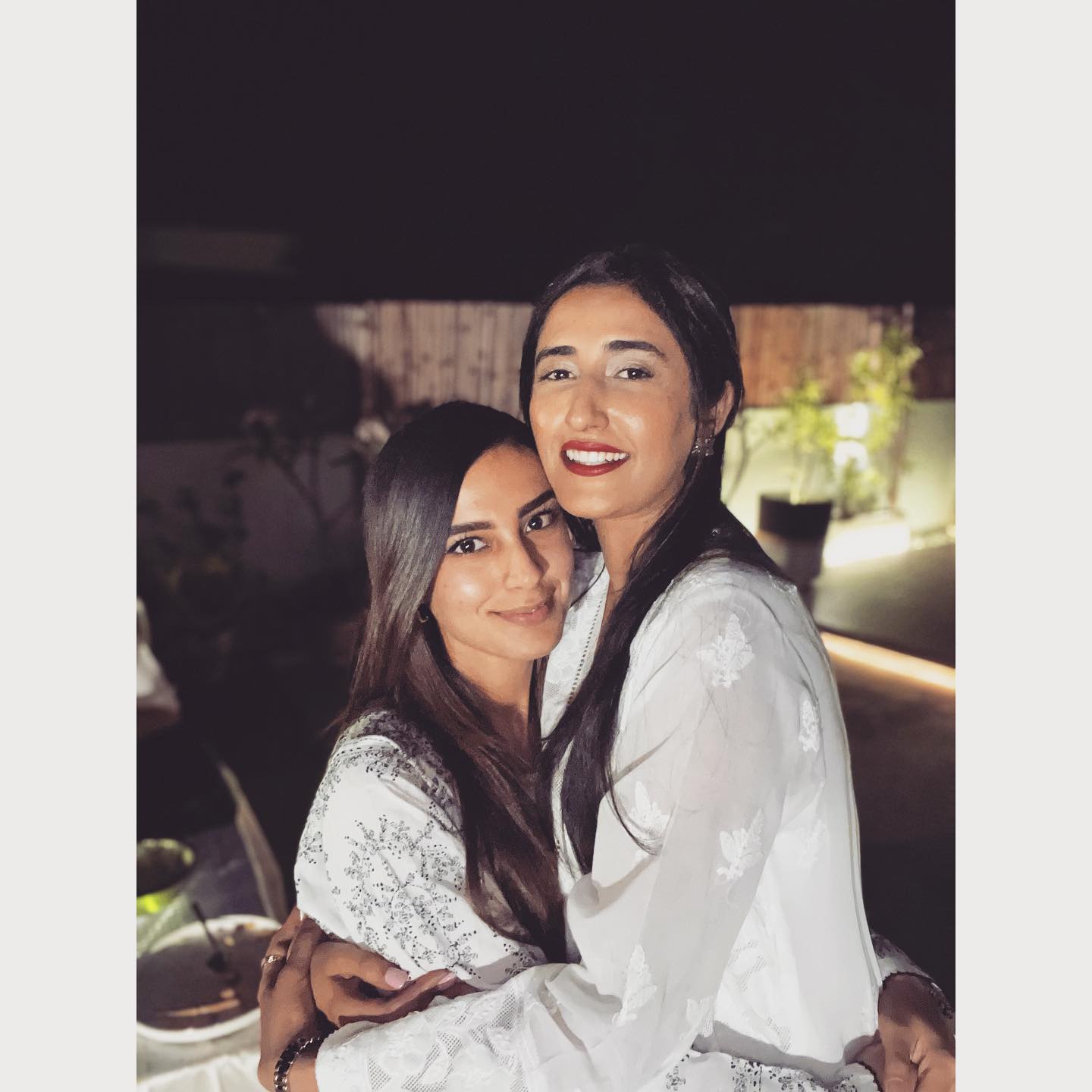 Pakistani Stars Get Together For Maida Azmat's Birthday | Reviewit.pk