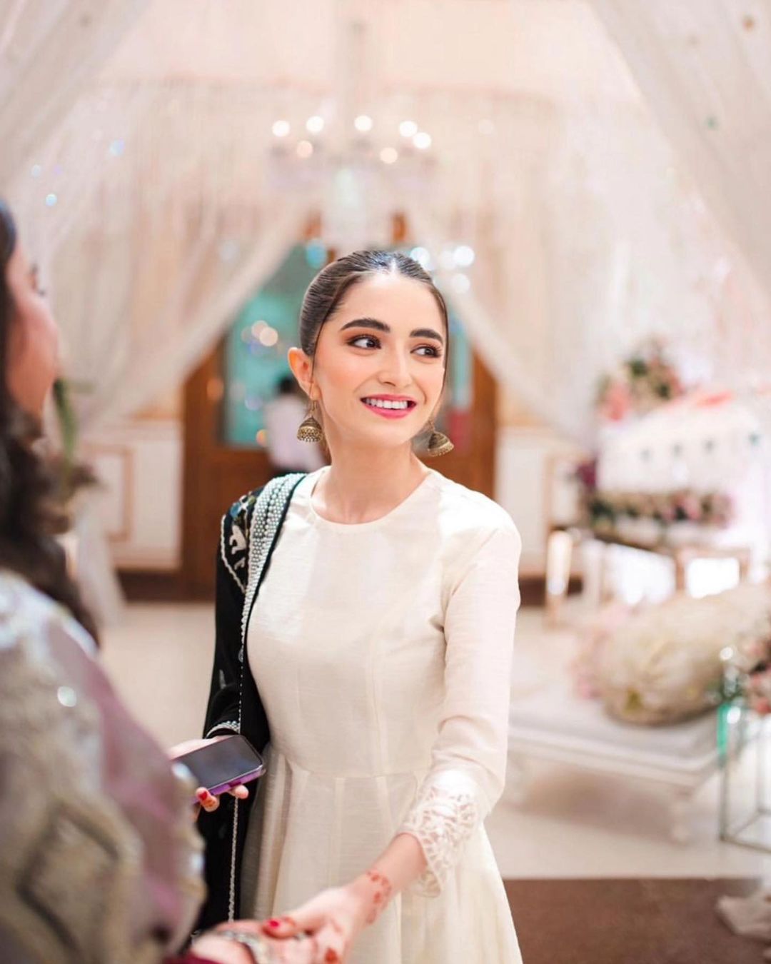 Merub Ali Is A Vision To Behold At A Friend's Wedding | Reviewit.pk