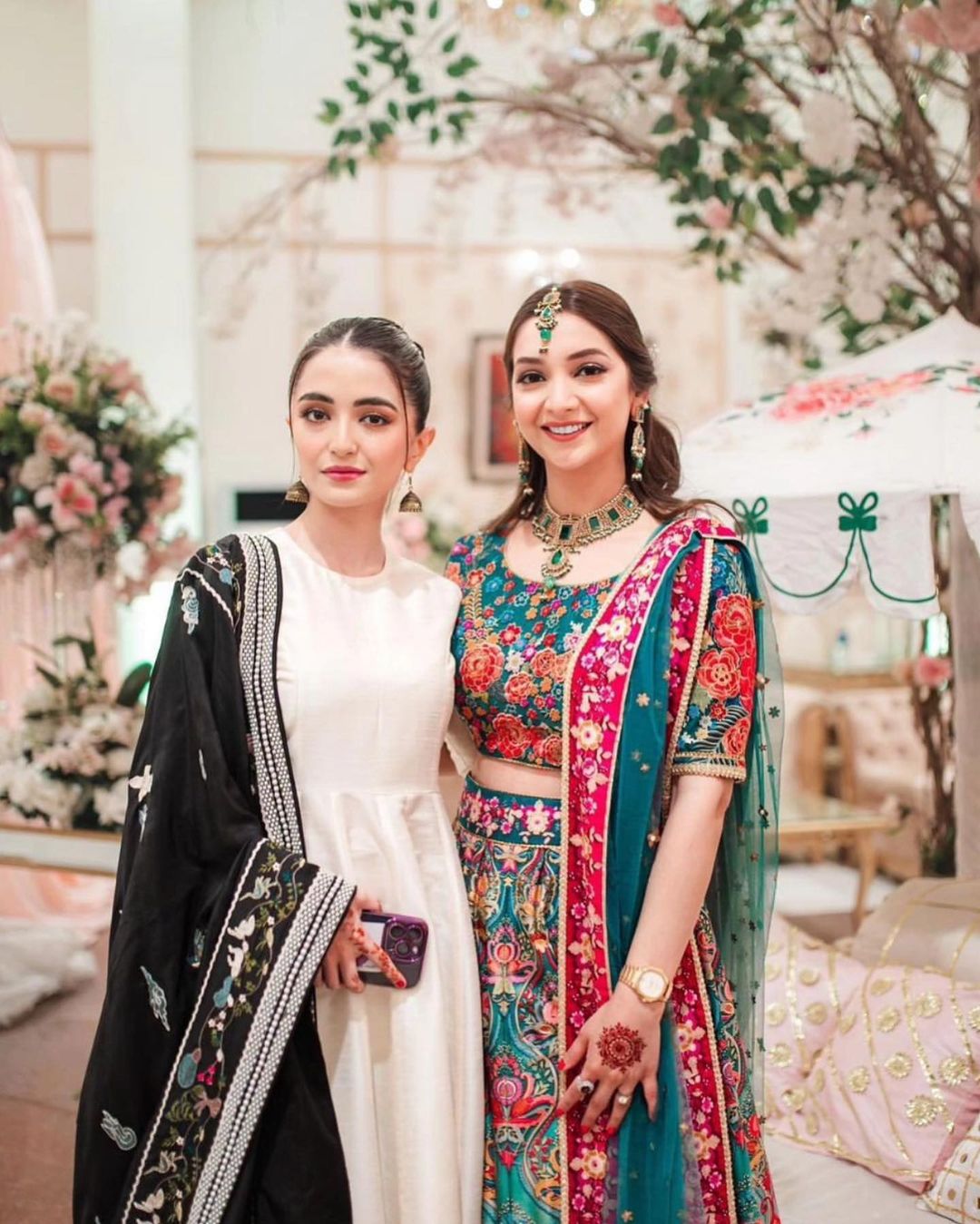 Merub Ali Is A Vision To Behold At A Friend's Wedding | Reviewit.pk