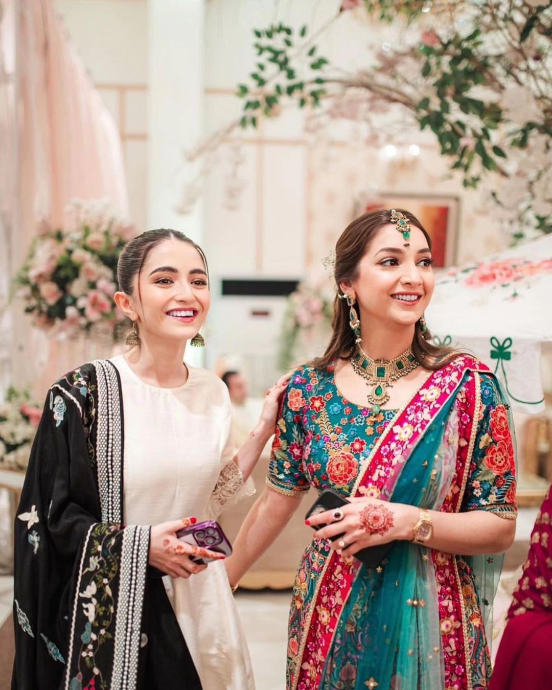 Merub Ali Is A Vision To Behold At A Friend's Wedding | Reviewit.pk