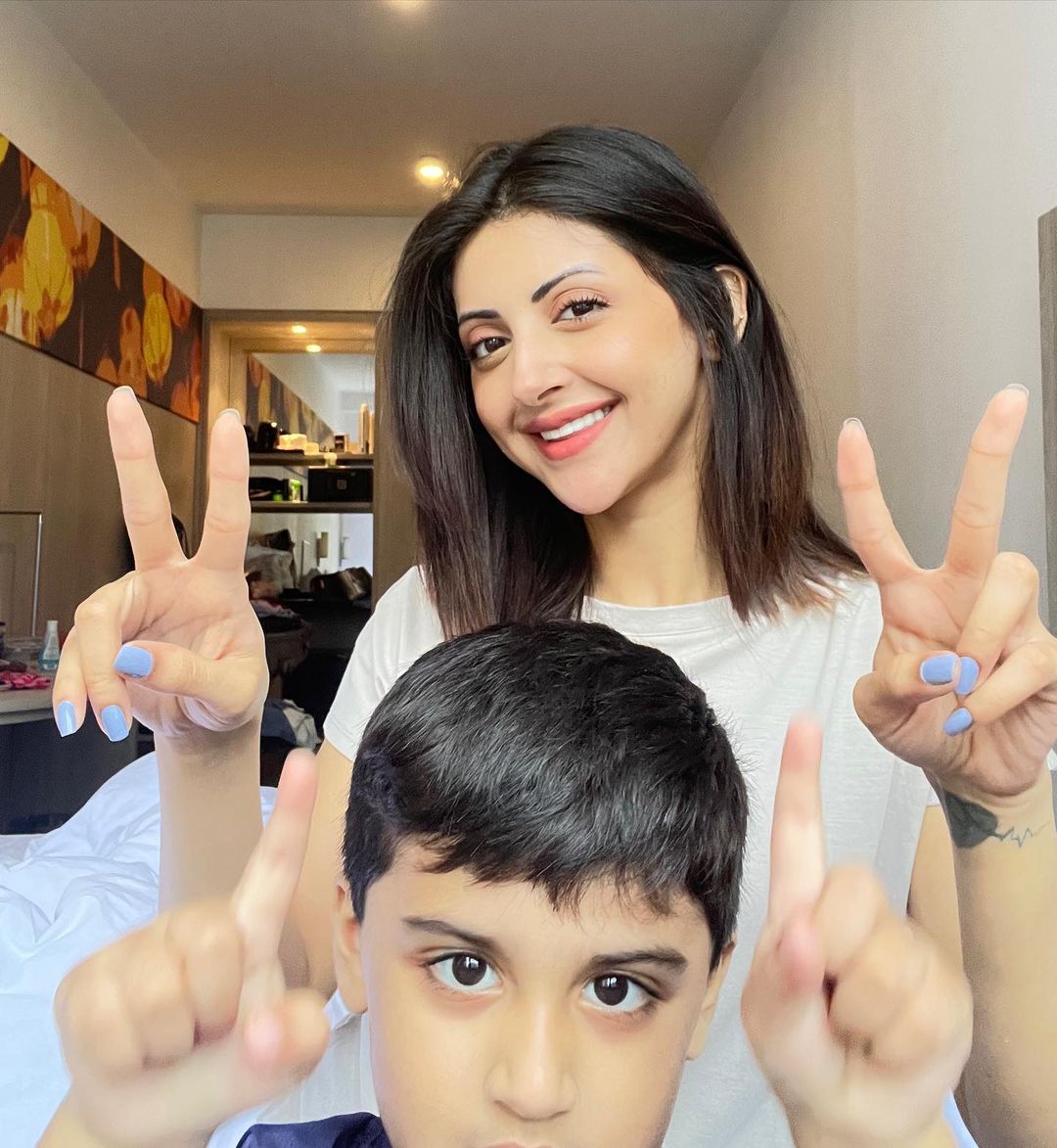 Moomal Khalid's Latest Beautiful Family Pictures From Malaysia ...