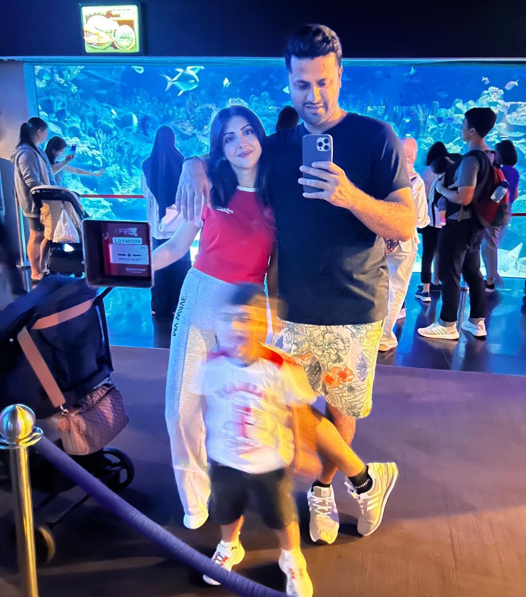 Moomal Khalid's Latest Beautiful Family Pictures From Malaysia ...
