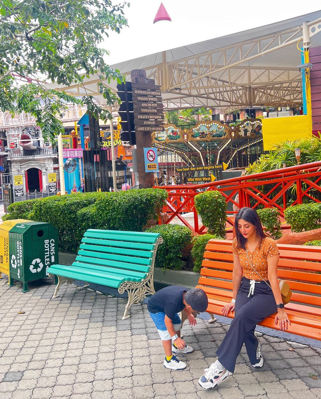 Moomal Khalid's Latest Beautiful Family Pictures From Malaysia ...