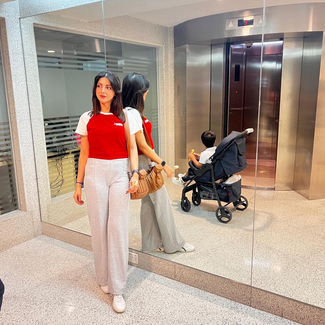 Moomal Khalid With Her Beautiful Family In Malaysia | Reviewit.pk