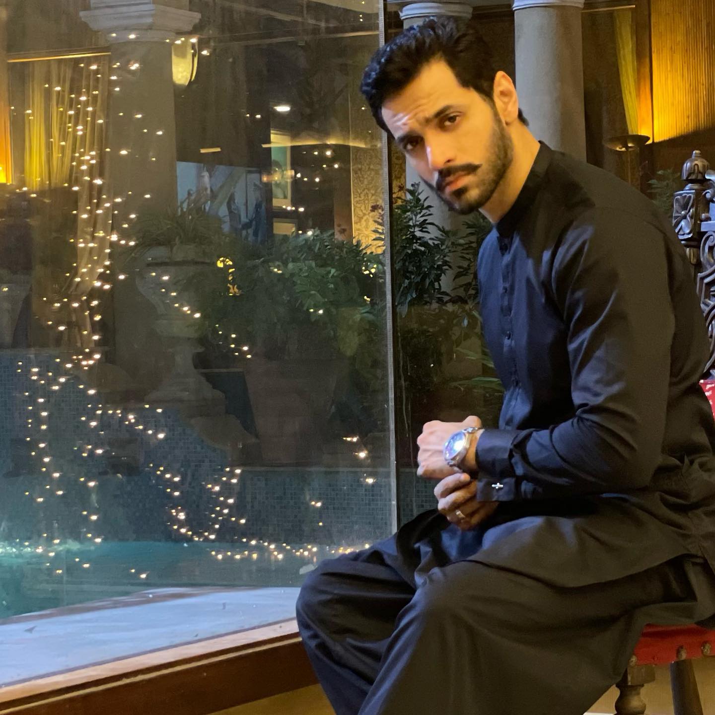 Does Murtasim From Tere Bin Lack Self Respect- Evidence | Reviewit.pk