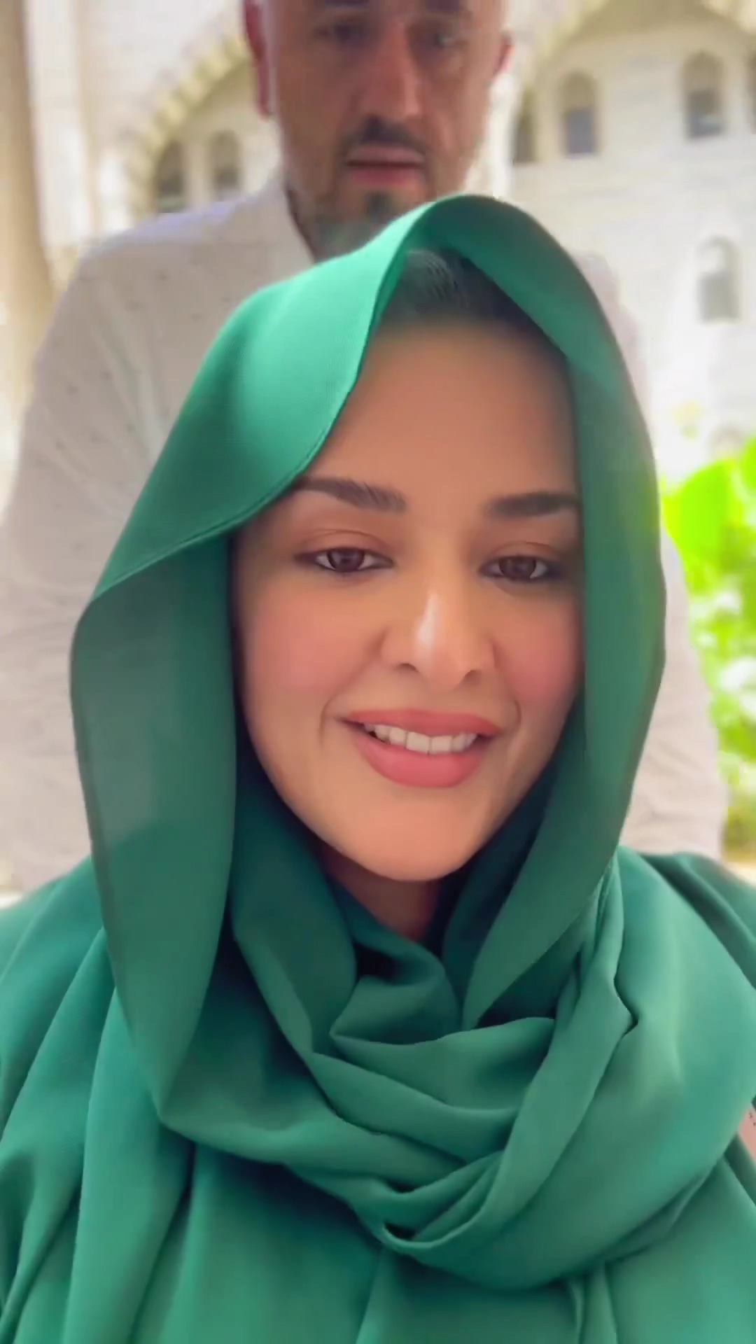 Natasha Lakhani In Madinah With Her Family | Reviewit.pk