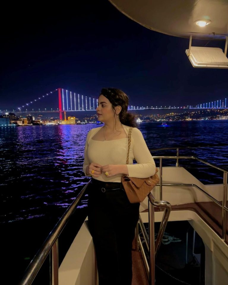 Qudsia Ali Looks Chic Vacationing In Turkey | Reviewit.pk