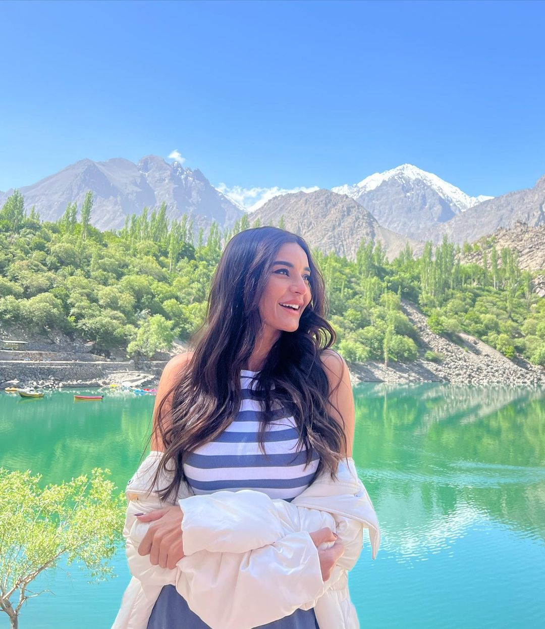 Sadia Khan Looks Lovely Vacationing In Skardu | Reviewit.pk