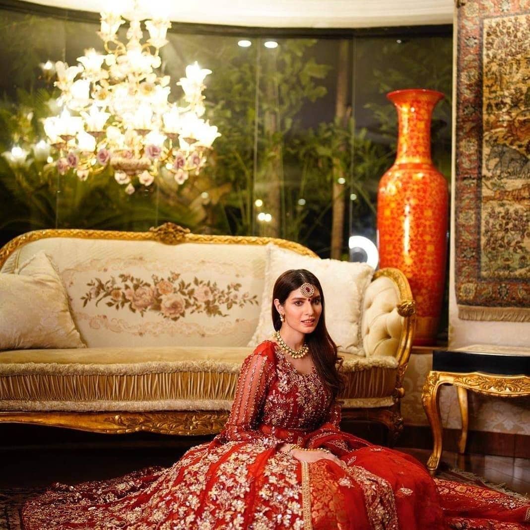 Saeeda Imtiaz Responds To Fan's Question About Boyfriends | Reviewit.pk