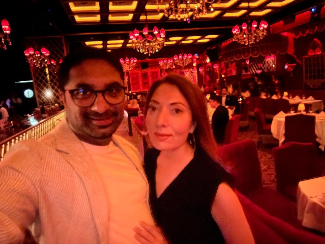 Sharmila Faruqui Enjoys A Trip To Dubai With Her Family | Reviewit.pk