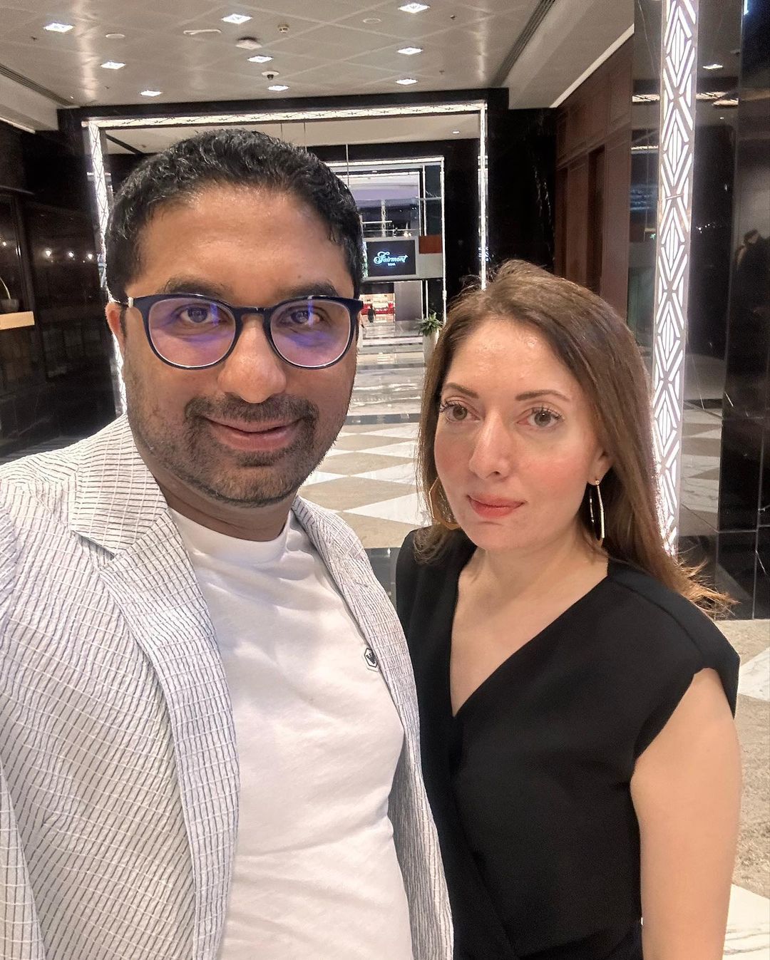 Sharmila Faruqui Enjoys A Trip To Dubai With Her Family | Reviewit.pk