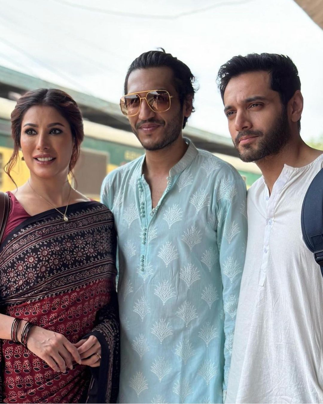 Wahaj Ali And Mehwish Hayat Look Intriguing In Teri Meri Kahaniyaan BTS ...