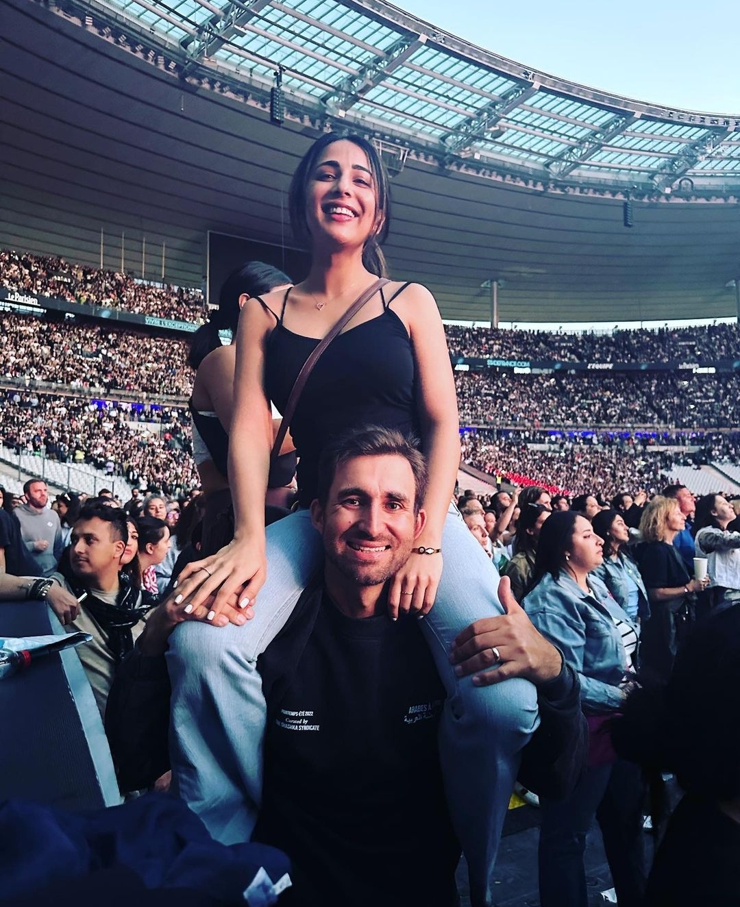 Ushna Shah New Pictures With Husband Hamza Amin from Paris, France ...