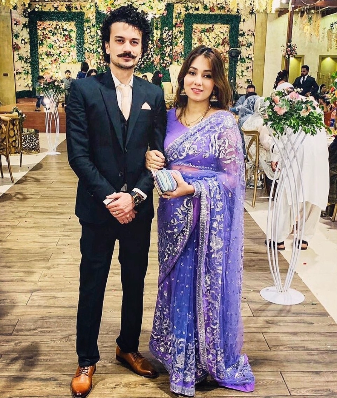 Dil Moum Ka Dia Fame Zubi Majeed Pictures With Daughter | Reviewit.pk